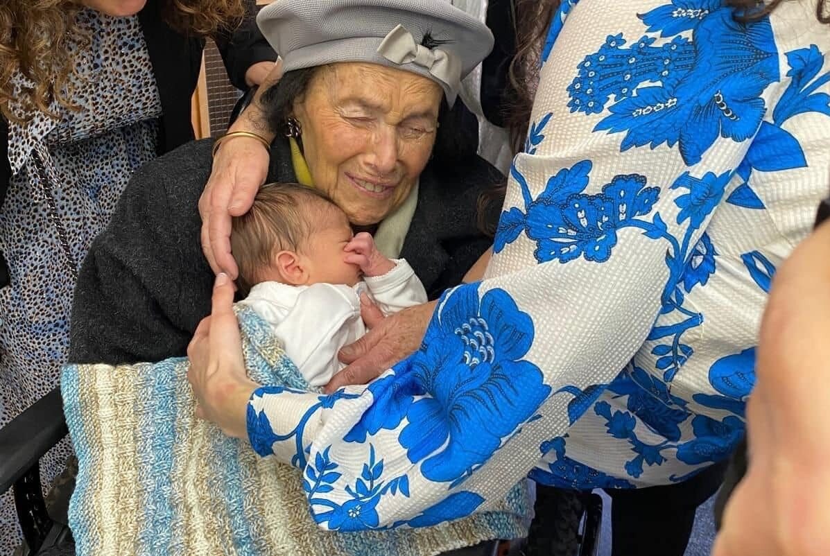 Megszületett a világhírű magyar holokauszt-túlélő első ükunokája! - Neokohn